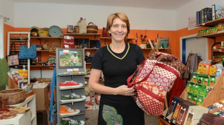 Uta van Roje vom Weltladen Lingen im