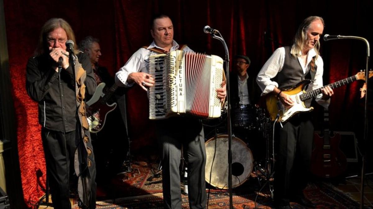Band Hiss begeistert in der Töpferei