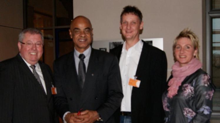 Papenburg: Charles M. Huber bekommt