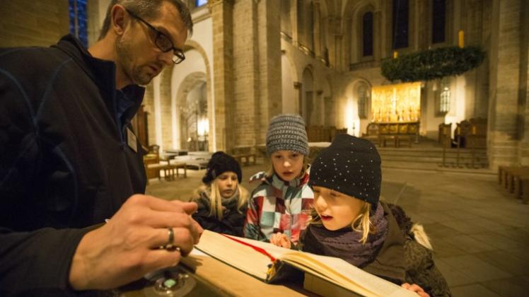 Adventstürchen-Führung durch den