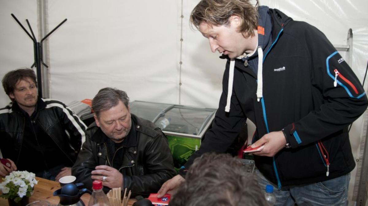 Thorsten Philipp ist auf der Maiwoche „Mädchen für