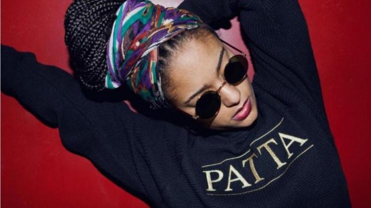 Lary und ihre eigene Deutsche