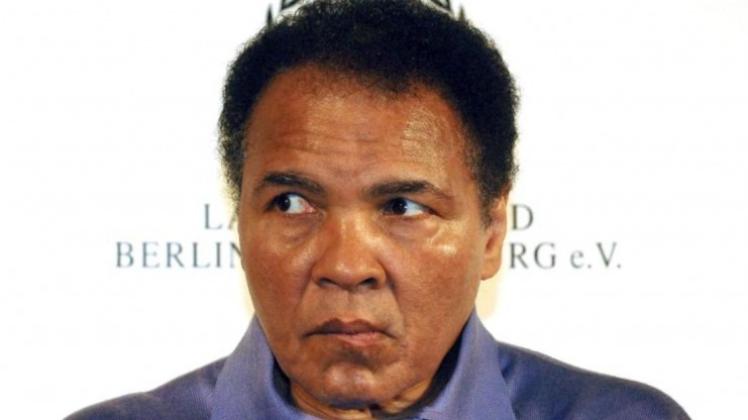 Boxhandschuhe von Muhammad Ali werden