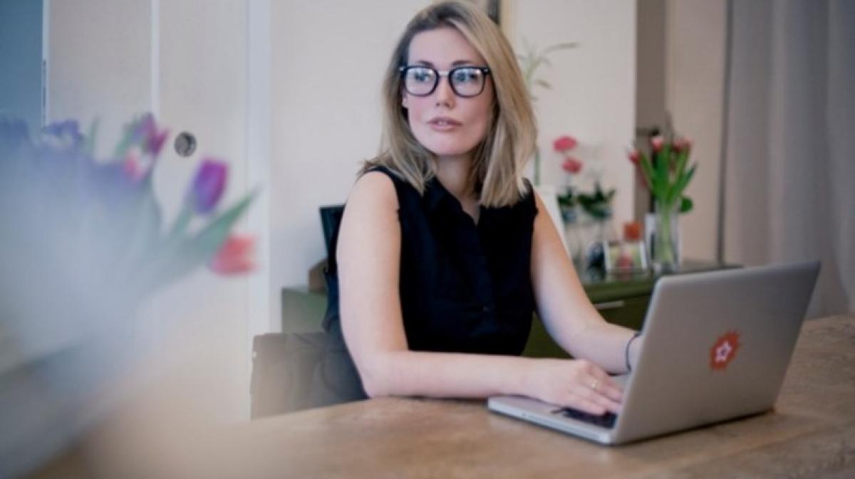 Rollstuhlfahrerin Laura Gehlhaar bloggt gegen