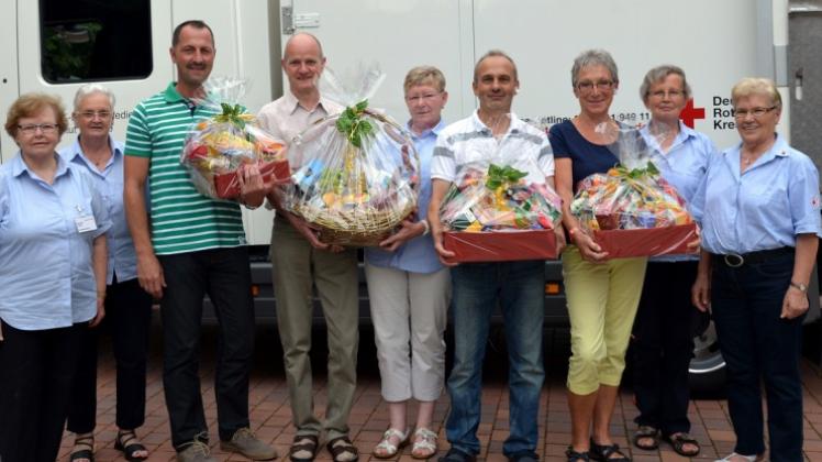 Josef Wenzel kommt zur 150. Blutspende nach