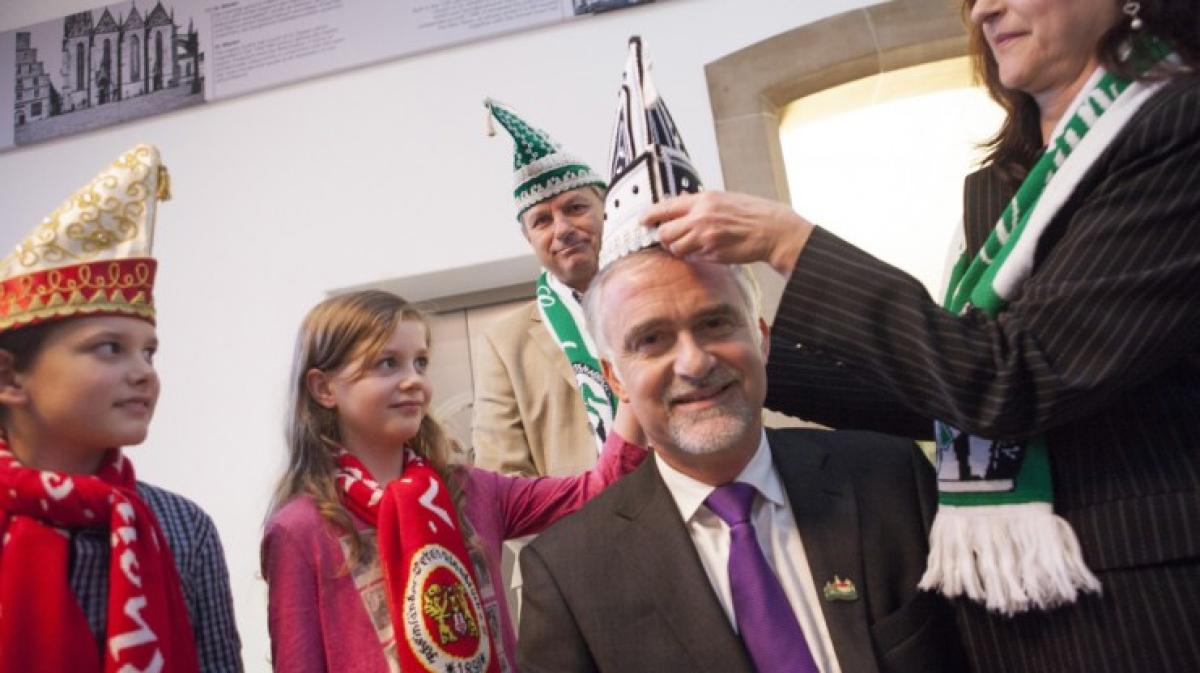 Eine Narrenkappe für den neuen Osnabrücker