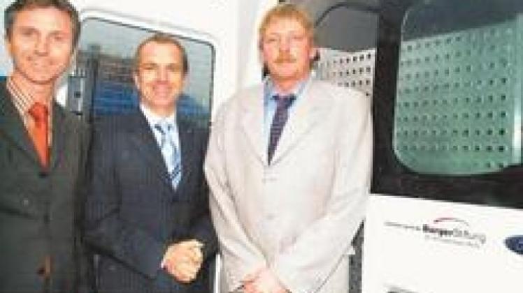 Zwei Fahrzeuge tragen das Logo der | NOZ