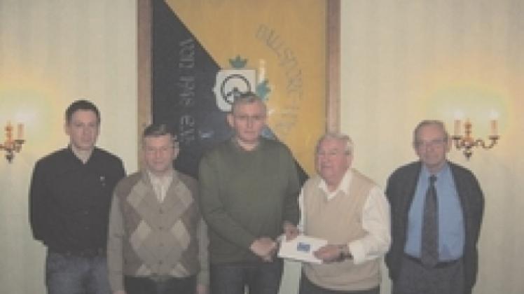 Zweimal Ehrennadel in Gold