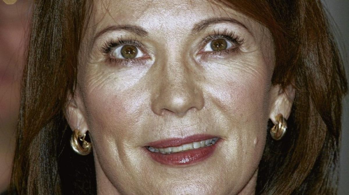 Iris Berben nimmt ein Bad in der