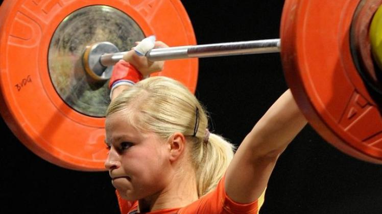 Zweimal Bronze für Gewichtheberin Julia