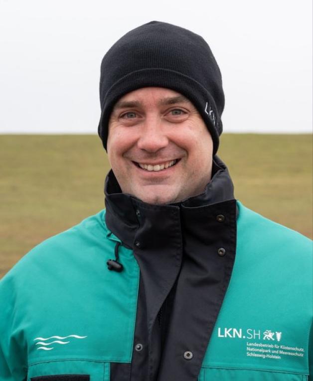 Unbekannter zerstört mit Quad frühmorgens Büsumer Deich | SHZ