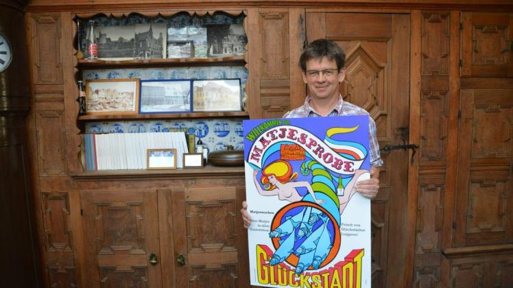 Jens Blödorn sammelt Bilder für die Historie Glückstadts