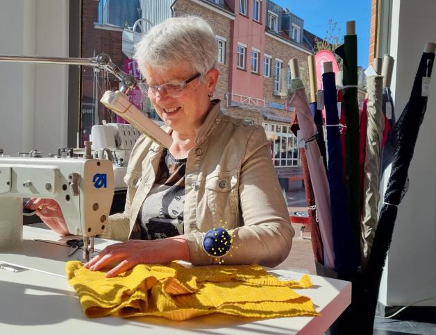Deshalb näht Josepha Hoetz in Meppen im Schaufenster