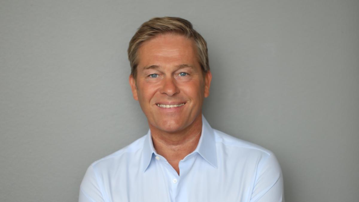 NDR-Moderator Hinnerk Baumgarten spricht über das „Rote Sofa“