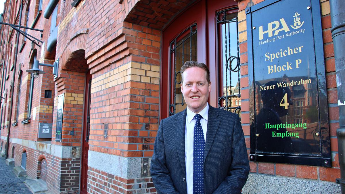 Interview: Hamburgs Hafenkapitän Simon Rosenkranz über Seefahrt