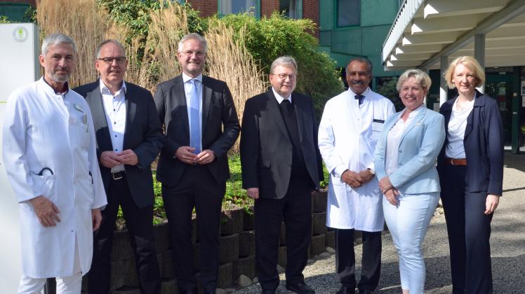 Bischof Franz-Josef Bode besucht Krankenhaus in Quakenbrück