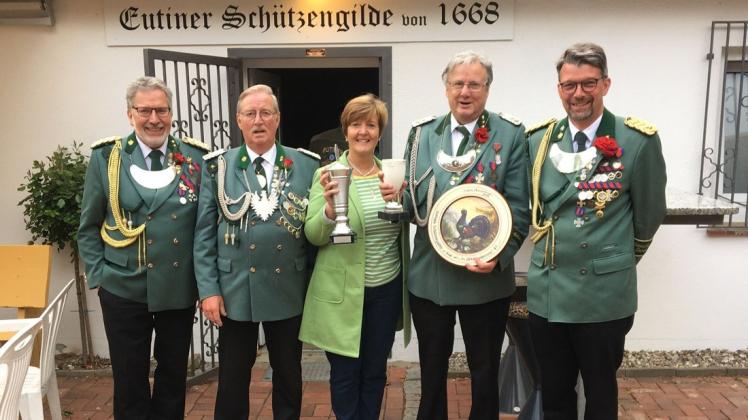 Gilde stimmt sich mit Pokalschießen auf Eutiner Schützenfest ein