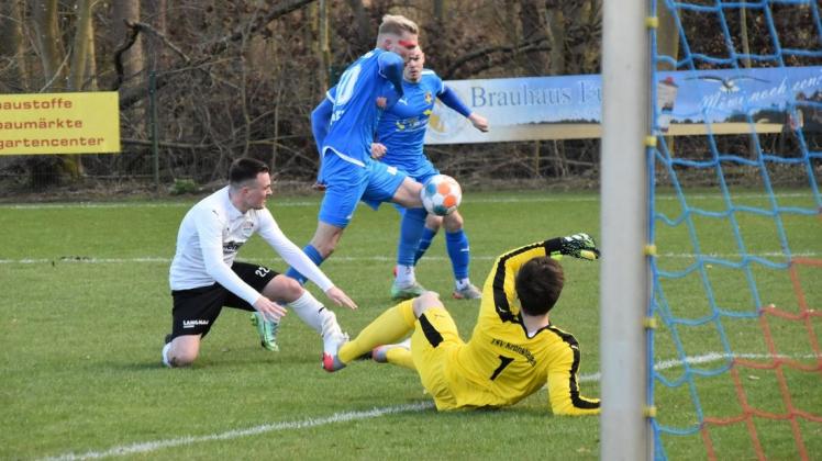 Kevin Hübner entscheidet das Spiel mit zwei Toren in Unterzahl