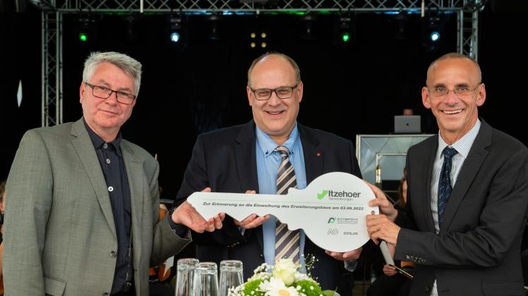 Itzehoer Versicherungen weihen Anbau in Itzehoe ein