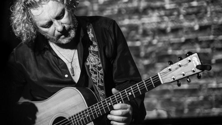 Erstes Buer-Kultur-Konzert auf XV Eichen mit James Maddock