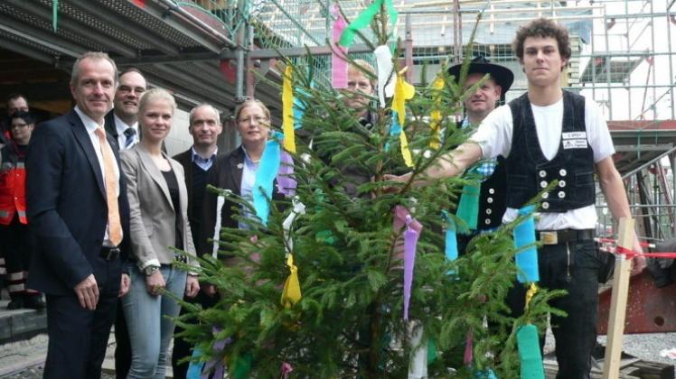 Melle mit Baustein in der