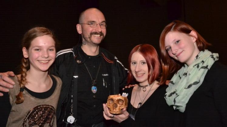 Blut und Leichen auf der Leinwand des Lingener