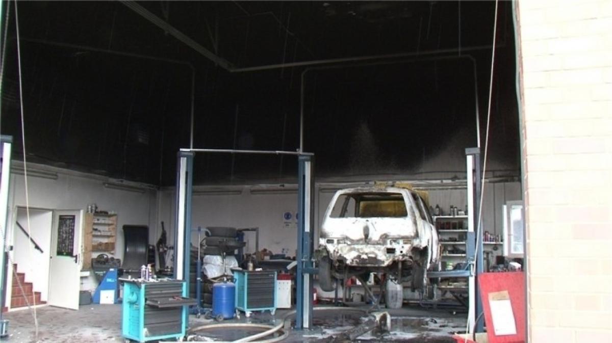 50-Jähriger bei Explosion in Autowerkstatt in