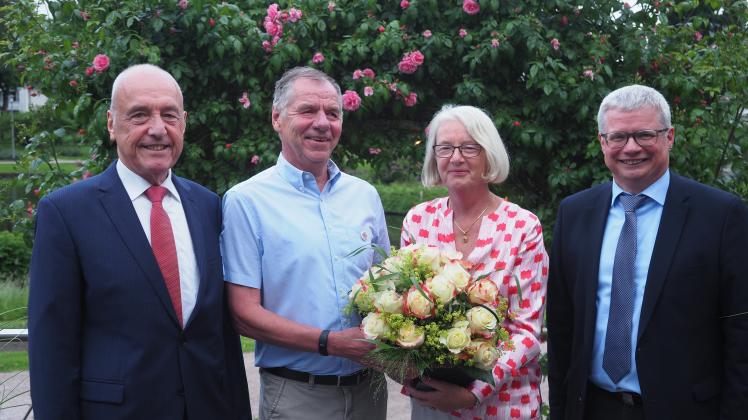 Dieter Kaske ist der Empfänger der Uetersener Rosennadel.