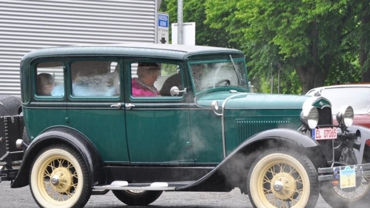 Oldtimerfreunde Emsland schicken rollendes Museum auf