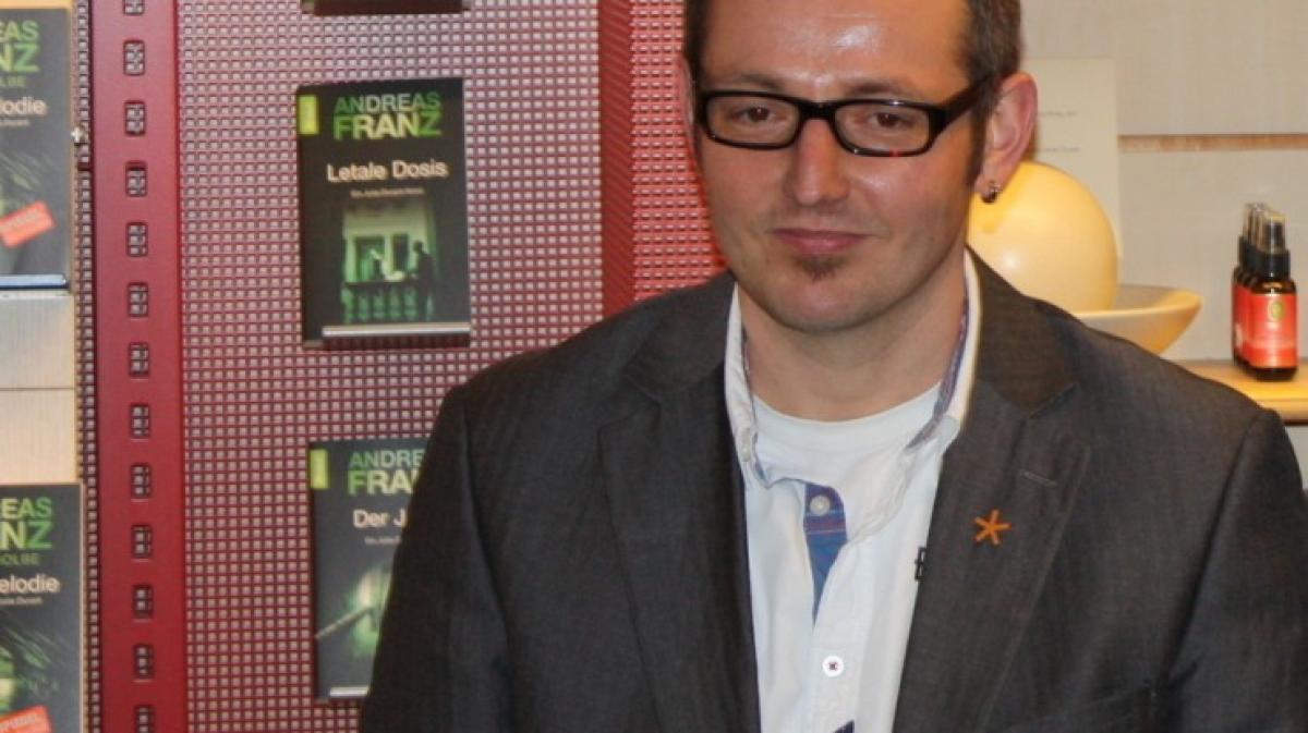 Lesung in Zeiten der Insolvenz: Krimiautor Daniel Holbe bei