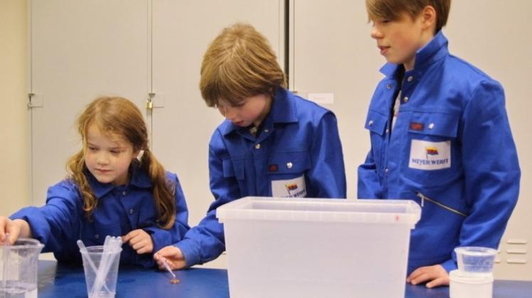 Papenburg: Party im „Schwimmenden Klassenzimmer“ auf der