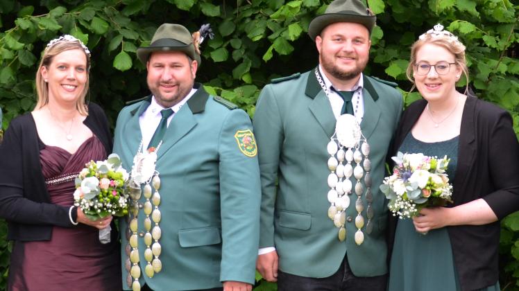 Zwei neue Königspaare in Holsten-Bexten