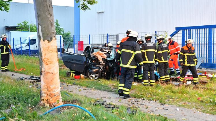 Tödlicher Unfall in Billbrook – Smart-Fahrer prallt gegen Baum