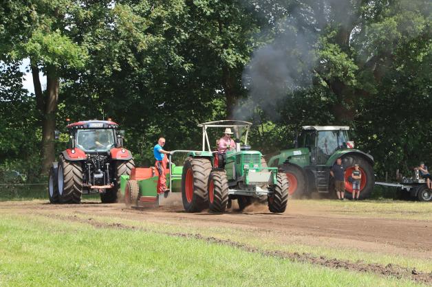 Lutzhorner Trecker-Treck: Tim Albers siegt in 4,5 Tonnen-Klasse
