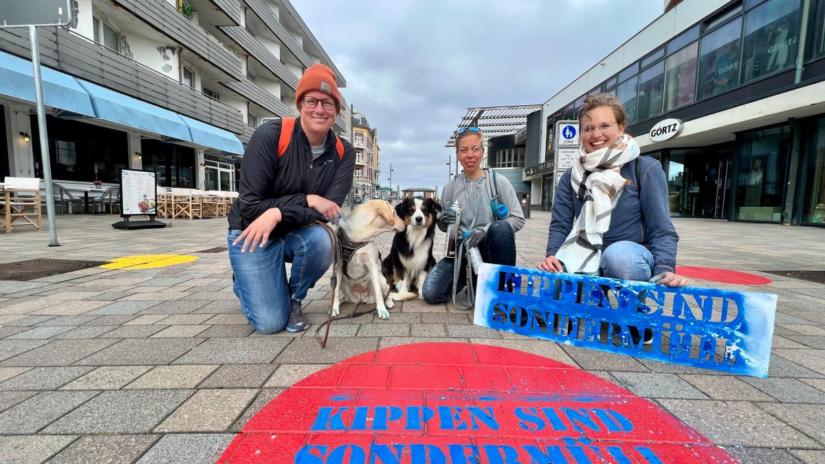Gegen Müll:Warum diese drei Frauen die Straßen von Sylt besprühen