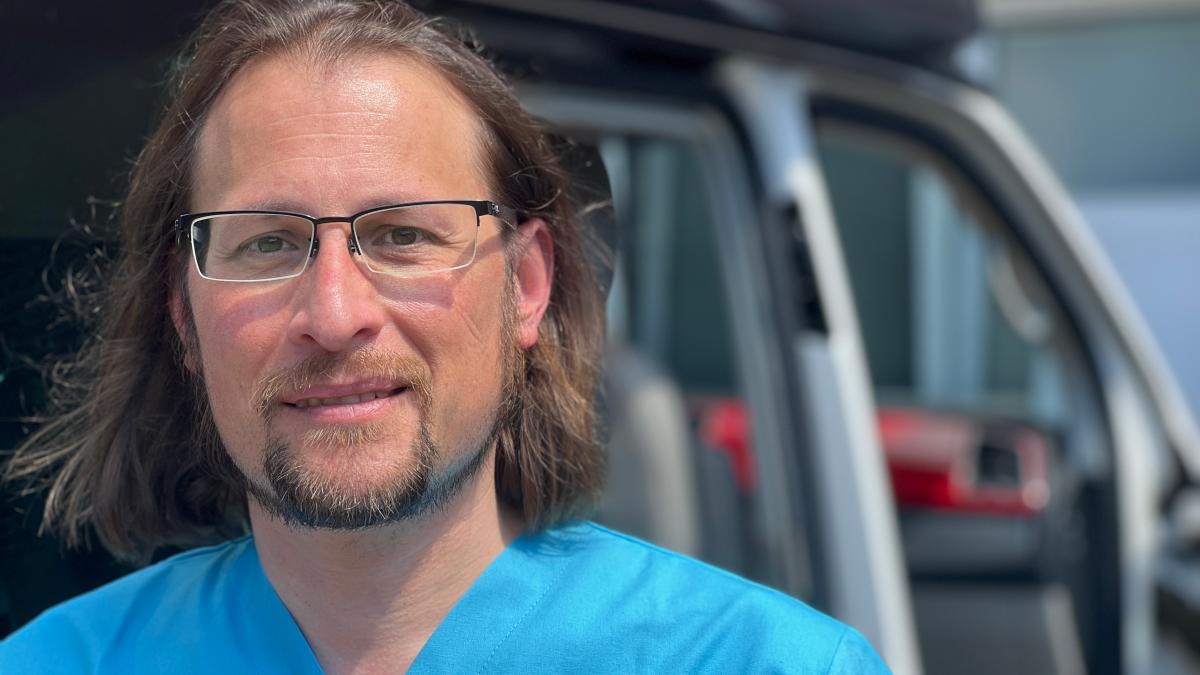 Mieten auf Sylt: Zahnarzt Martin Sabandal muss im Bulli wohnen