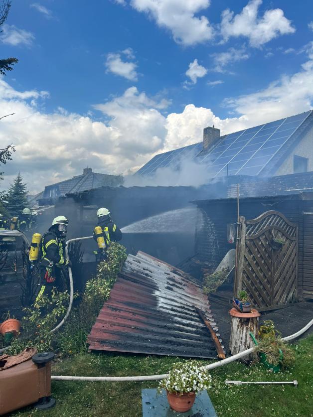 Leichtverletzte bei Brand eines Gartenhauses in Sögel