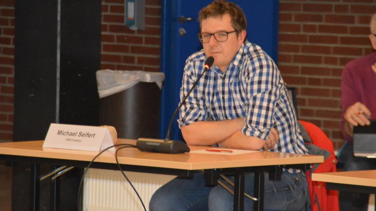 SPD Glückstadt: Michael Seifert bleibt an der Spitze.