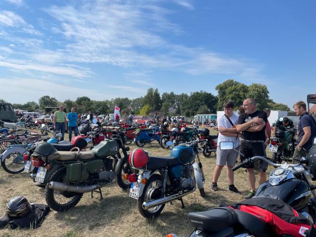 Simson-Treffen Zieslübbe: Kevin Bethke mit Schwalbe aus Osnabrück