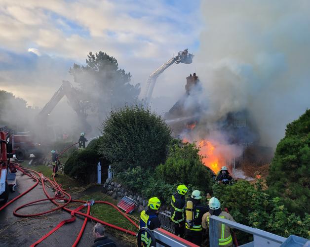 Feuer auf Sylt: Reetdachhhaus in Kampen abgebrannt