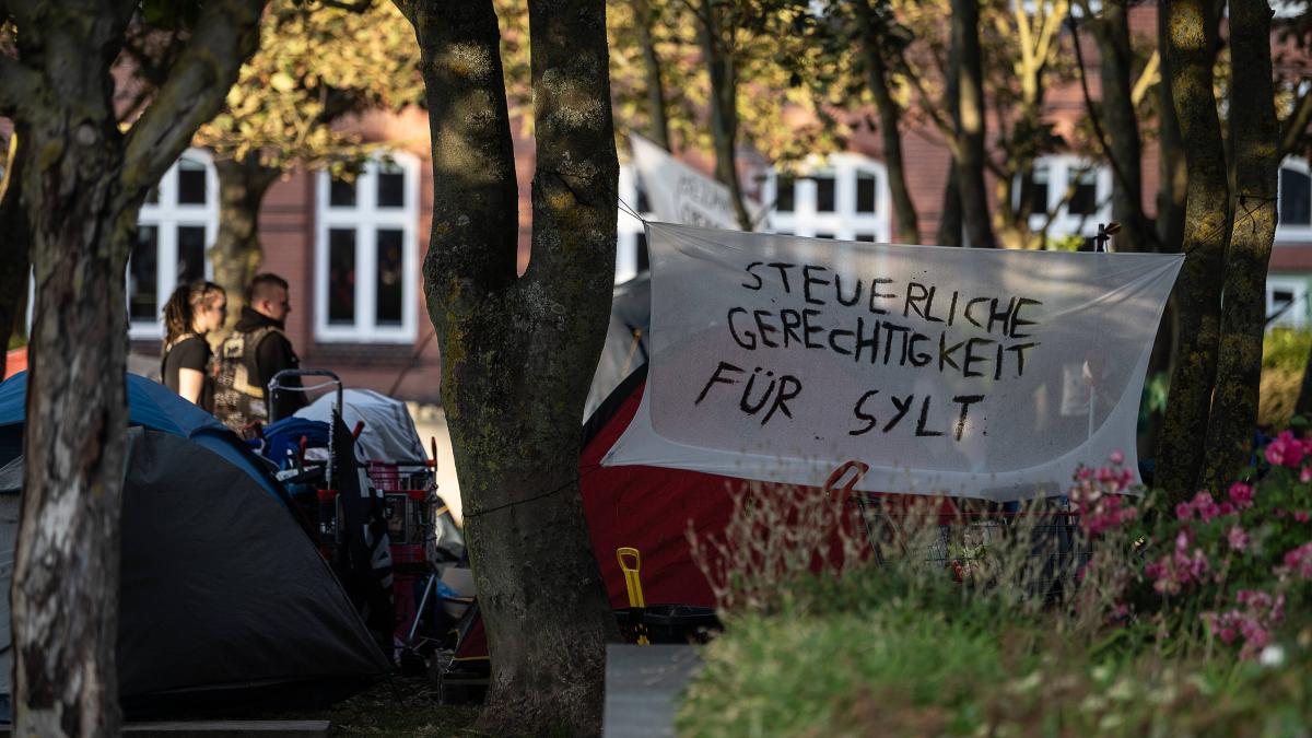 Punks in Westerland 2022: Gemeinde Sylt dreht sich im Kreis