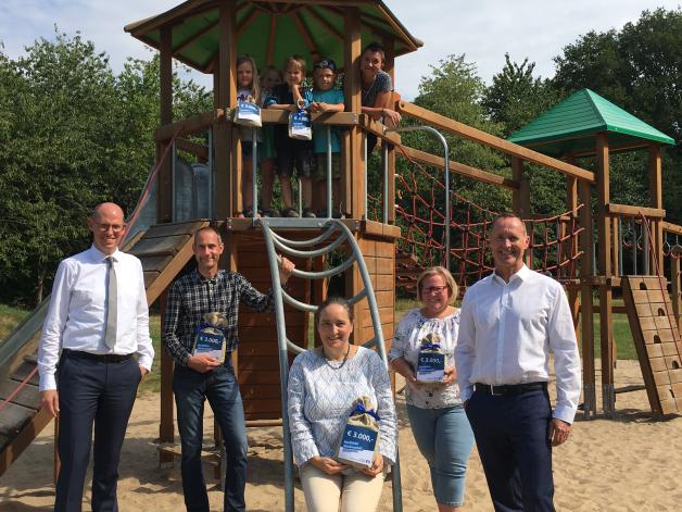 Bokhorst: Volksbank übergibt 15.000 für Spielplätze