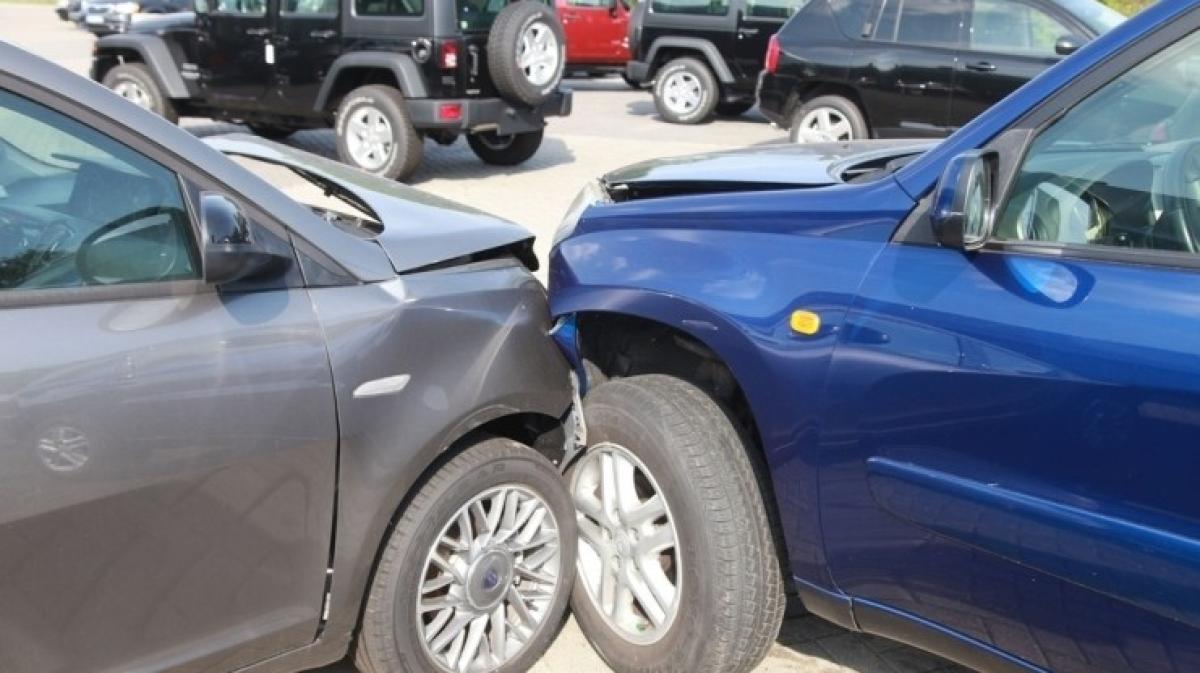 Unfall in Hasbergen: Drei Neuwagen stark beschädigt