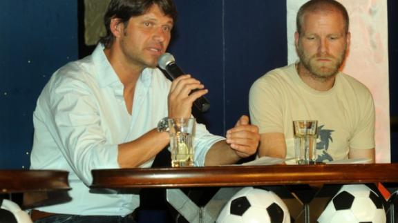 Uwe Fuchs diskutiert mit den Fans