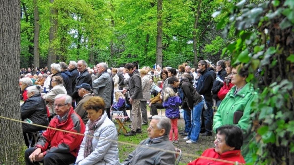 Weihbischof Kettmann predigte vor 2000 Gläubigen in Wietmarschen
