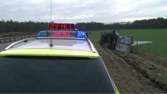 Lkw mit Burchglas auf der A31 bei Lingen umgekippt | NOZ
