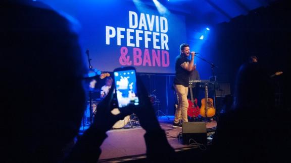 David Pfeffer und Band in der Divarena | NOZ