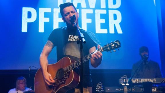 David Pfeffer und Band in der Divarena | NOZ