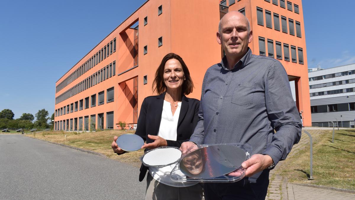 Vishay Itzehoe feiert Jubiläum und plant neue Mikrochip-Fabrik