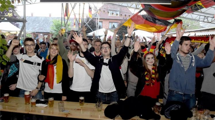 Public Viewing bei Menkens in Hoykenkamp | NOZ